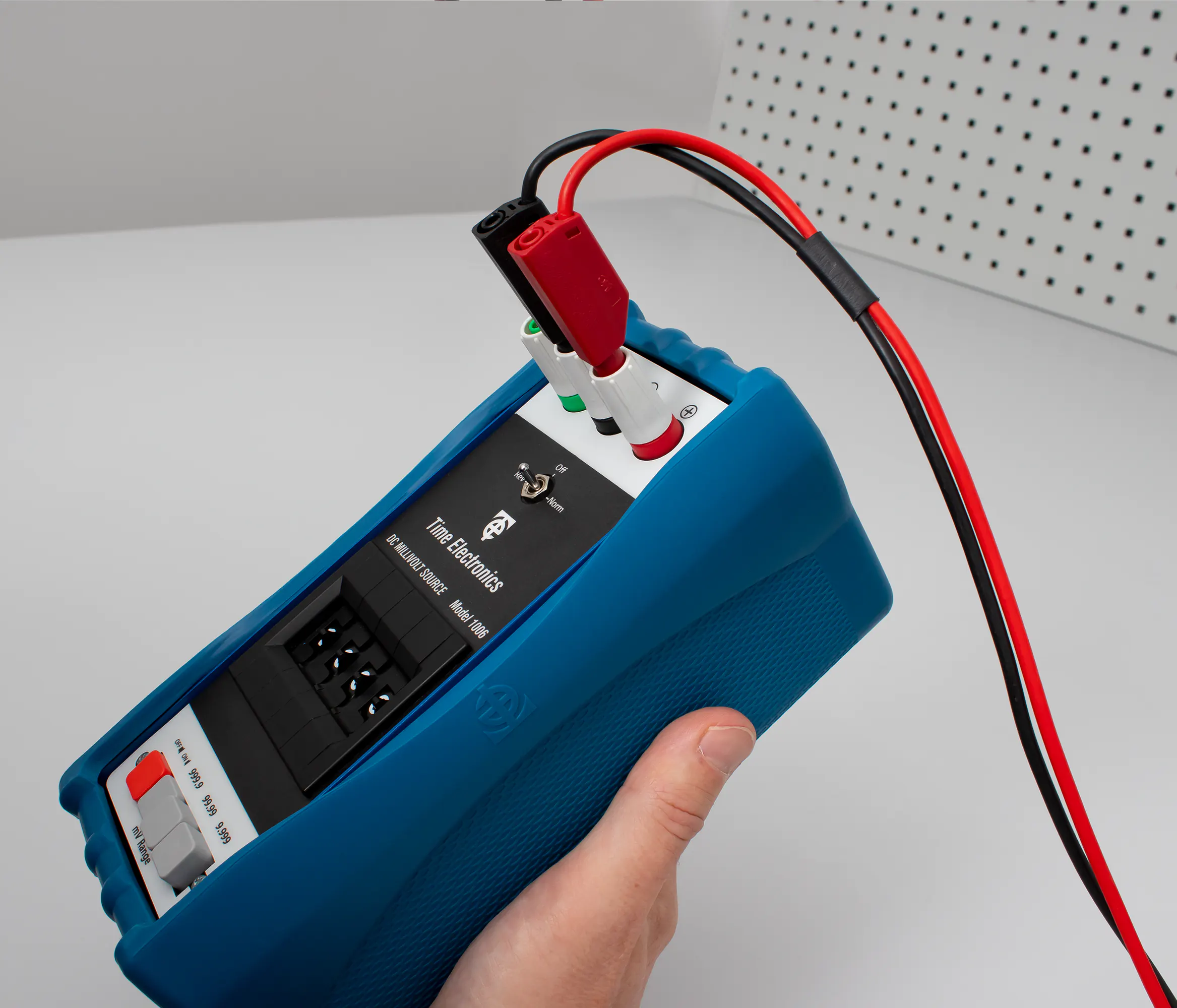 1006 Fuente de tensión dc | Time Electronics