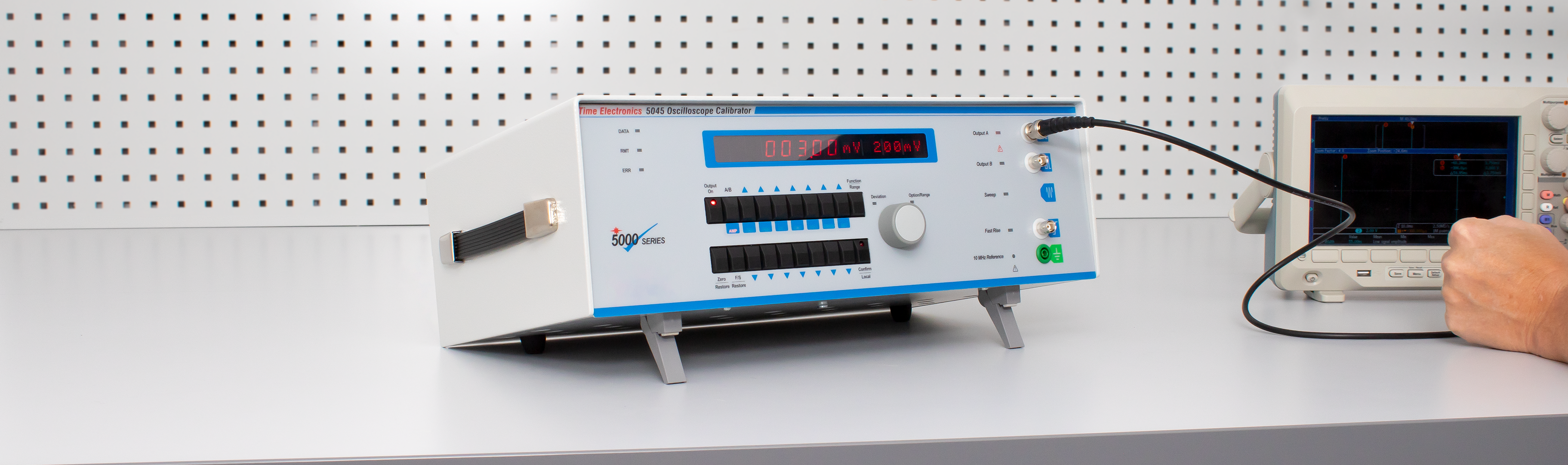 5045 Calibrador de osciloscopio | Time Electronics