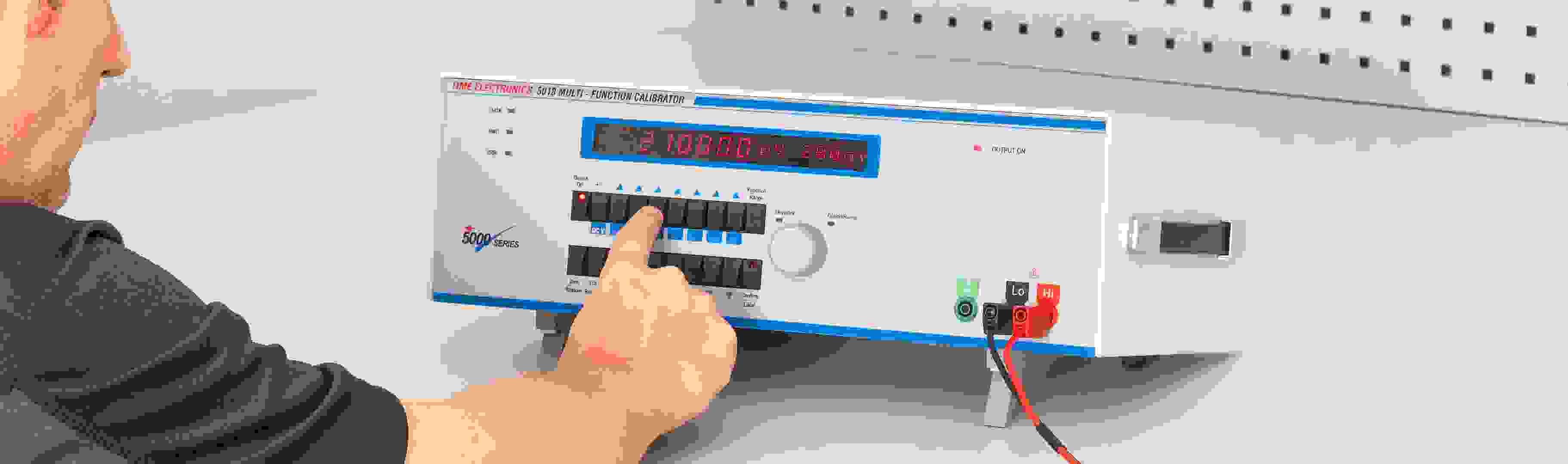 5018 AC/DC Voltage and Current Calibrator - Time Electronics