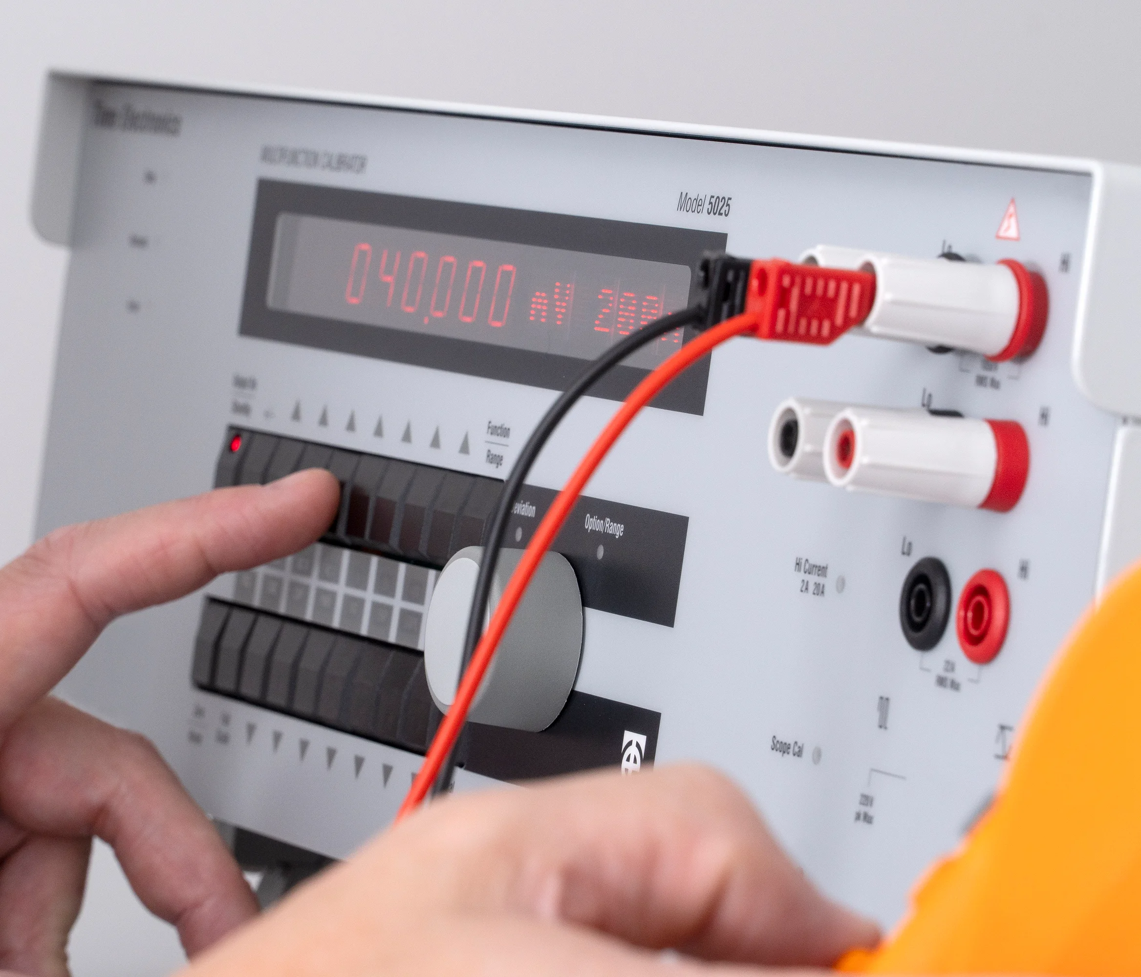 5025E Multifunction Calibrator - Time Electronics
