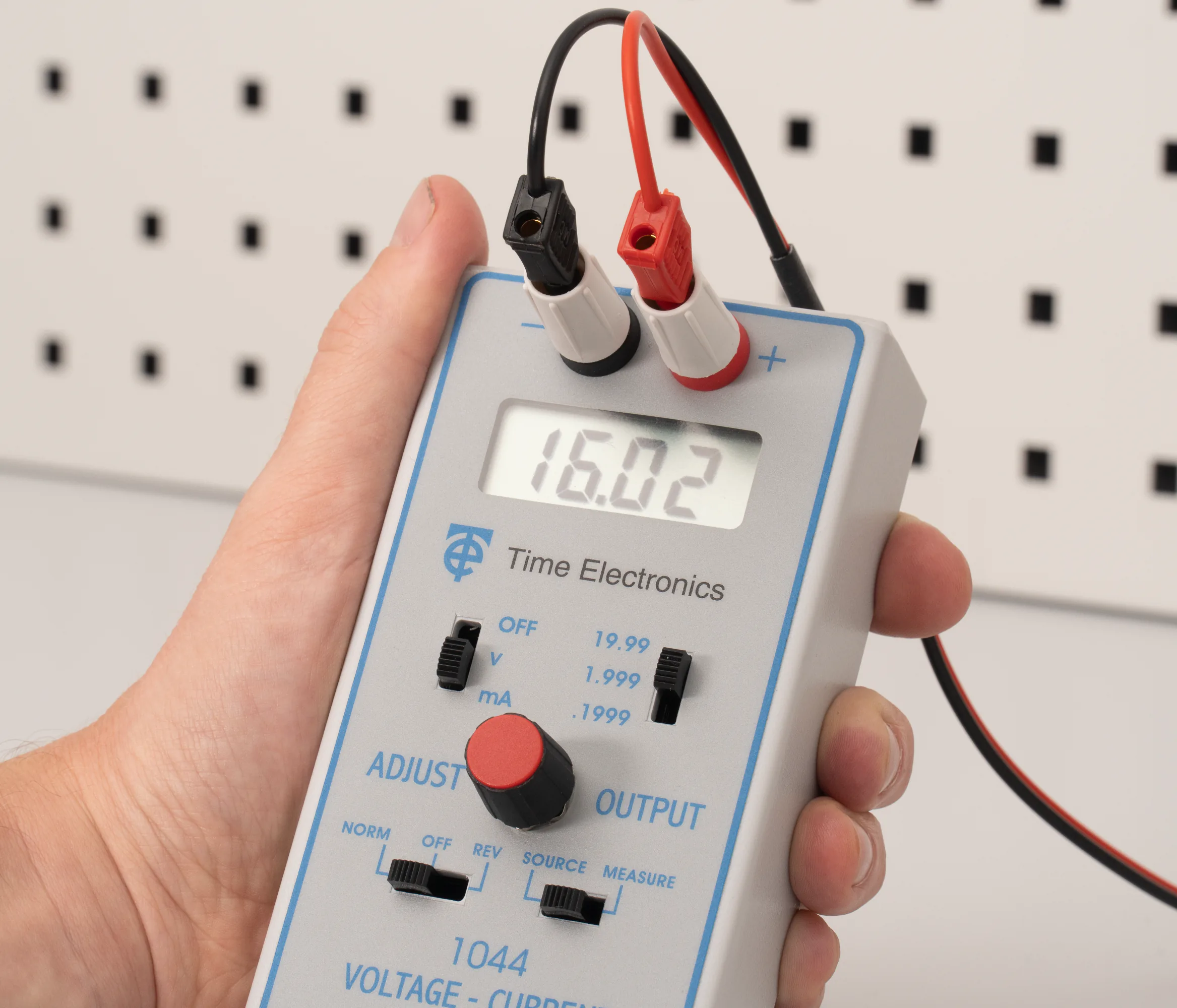 1044 Portable Voltage & Current Calibrator | Time Electronics