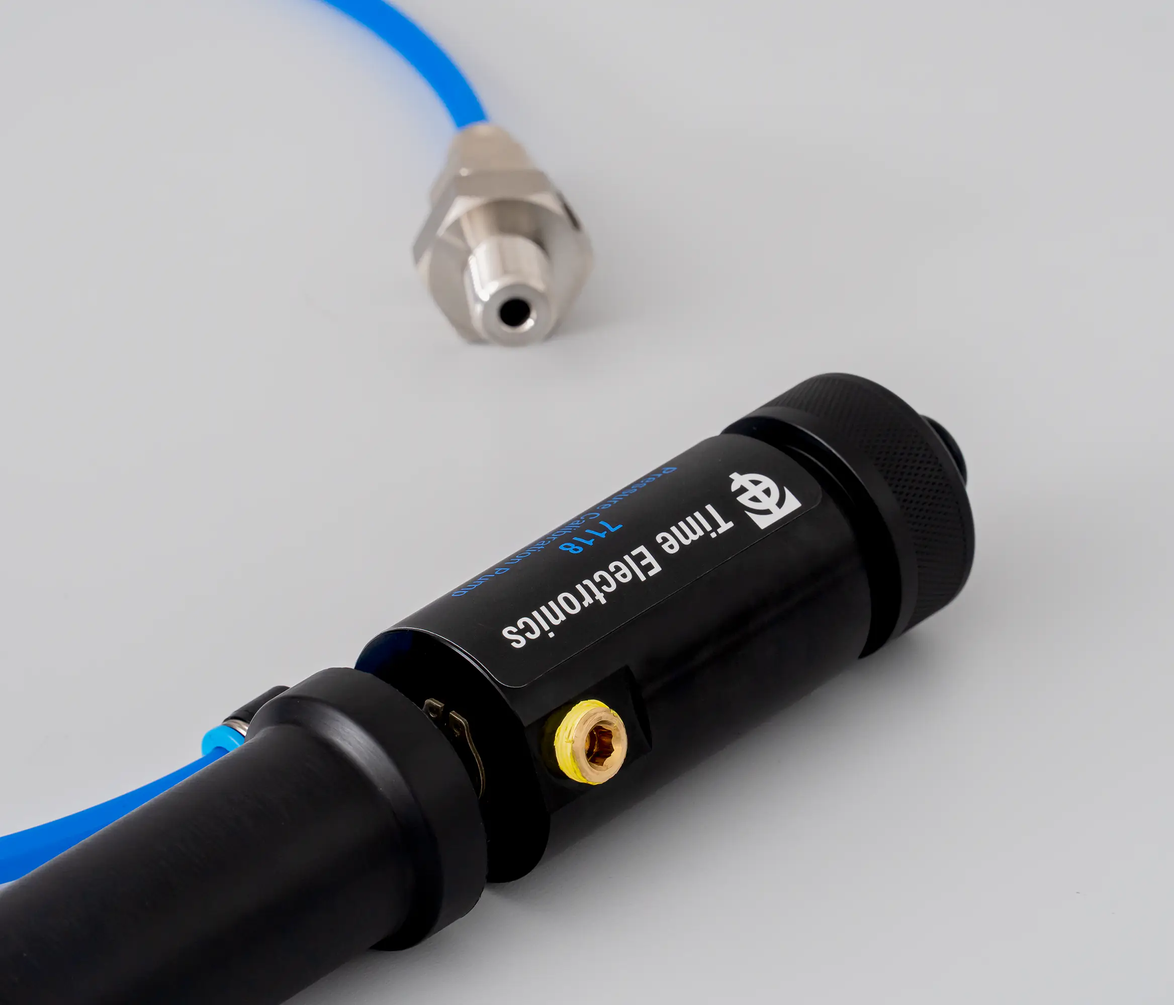 7117 and 7118 Portable Pneumatic Pressure Pumps | Time Electronics